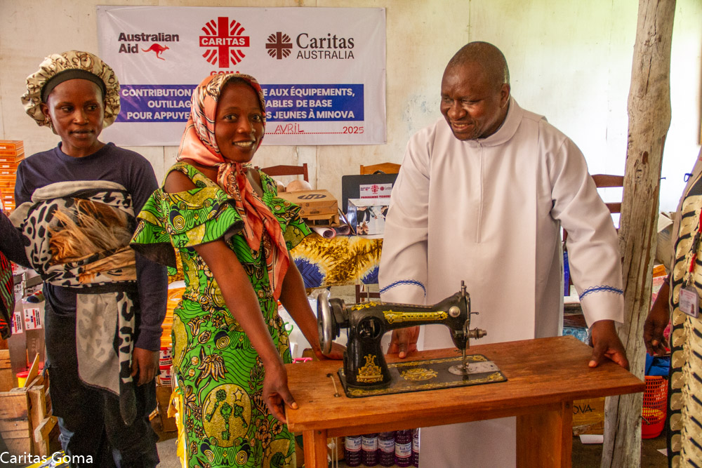 Les jeunes formés en métiers bénéficient des kits de sortie à Minova ...