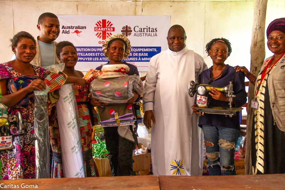 Les jeunes formés en métiers bénéficient des kits de sortie à Minova ...